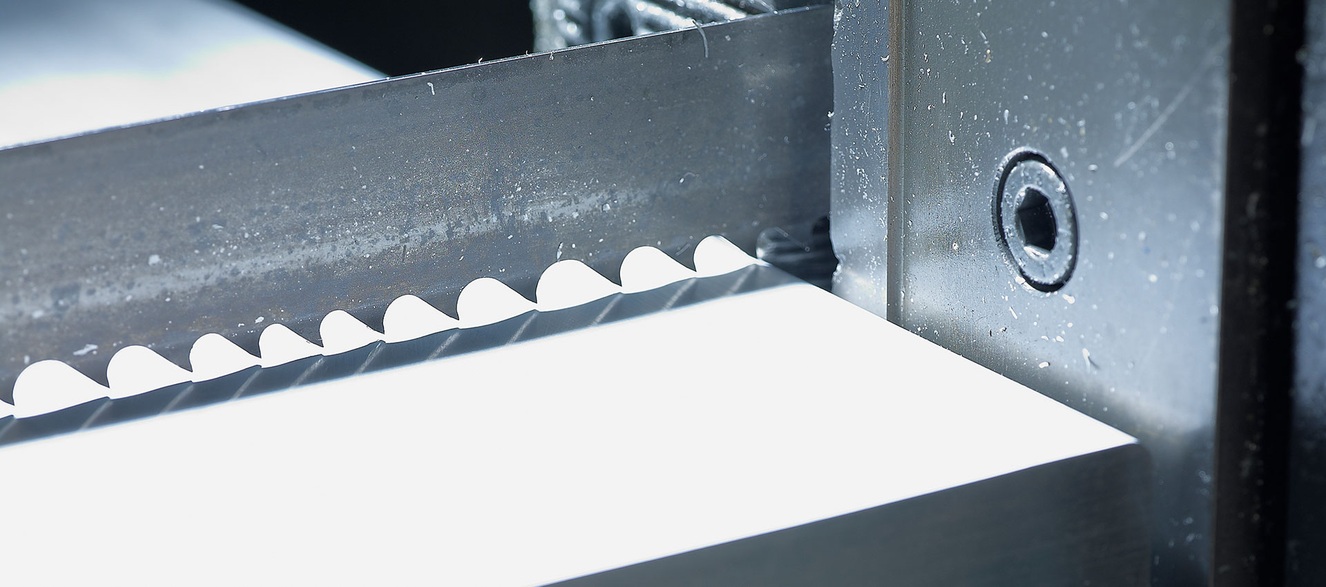 Come realizziamo il taglio di pezzi di medie e grandi dimensioni